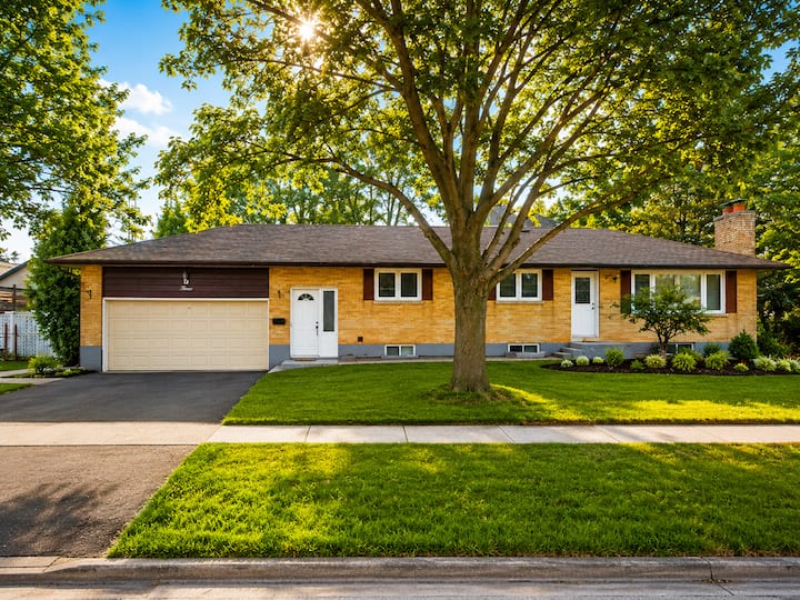 3br Bungalow | 2 Kings + Queen | Go Train Access - Oshawa