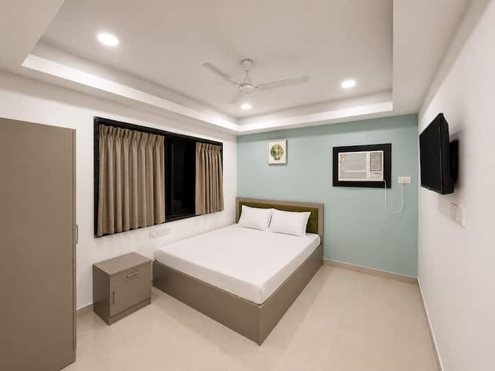 Cozy Budget Stays Near Park Street & New Market - Kolkata