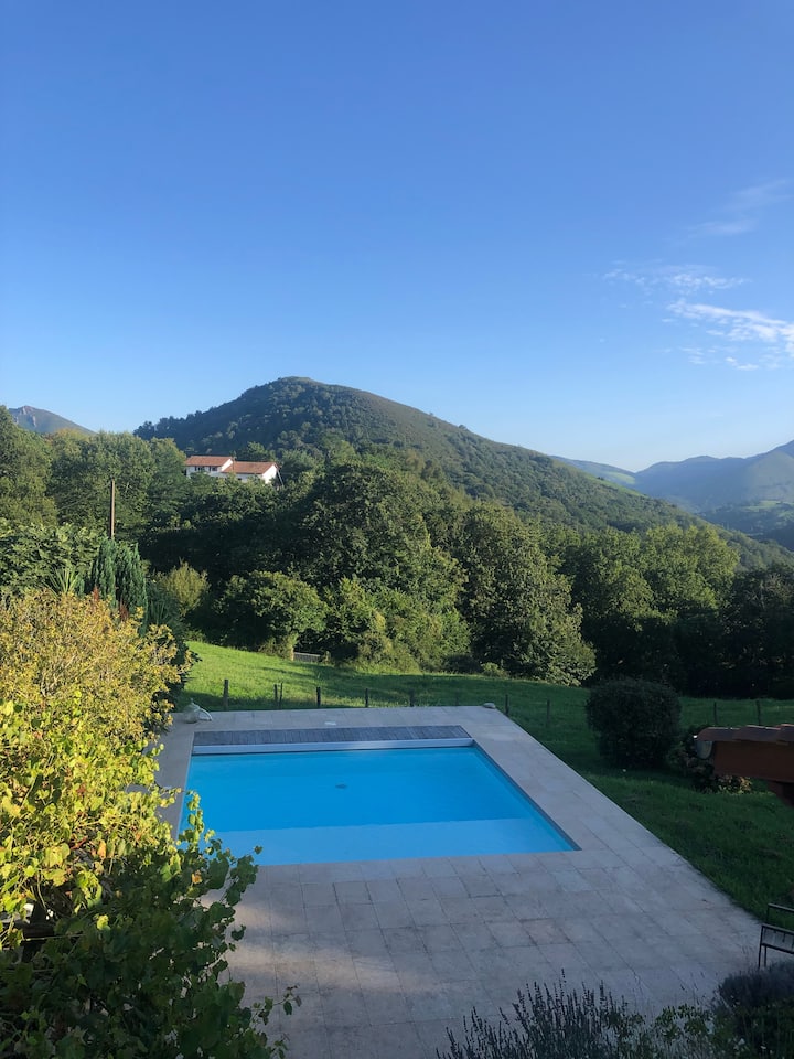 Maison Basque De Charme Avec Piscine Vue Montagne - Pays basque français