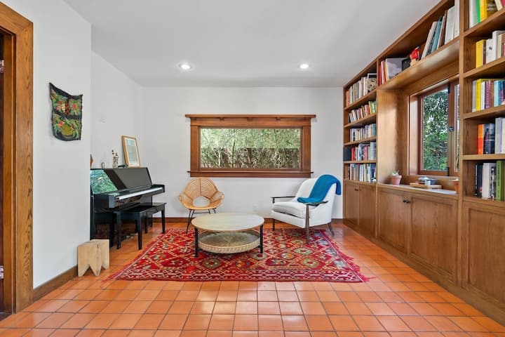 West Adams 4br Home | Hot Tub + Grill | C&c - Los Angeles, CA