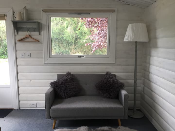 Peaceful Garden Chalet | Near Reading & Newbury - 뉴버리