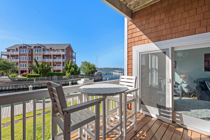 Surf's Up: Waterfront | Shared Pool | Dogs Ok - Manteo, NC