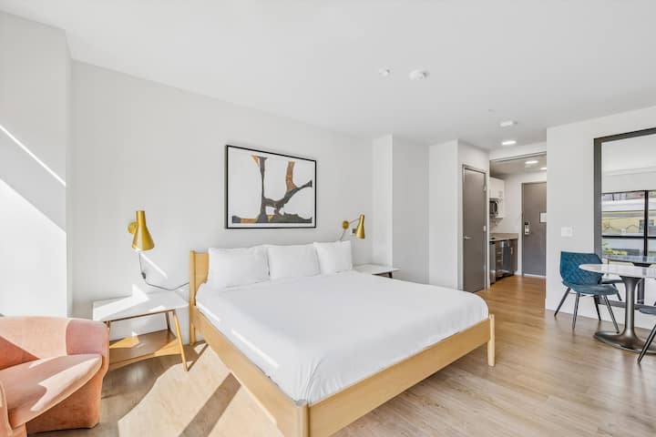 Capitol Hill Seattle | Accessible 1 Bedroom Queen - Ballard - Seattle