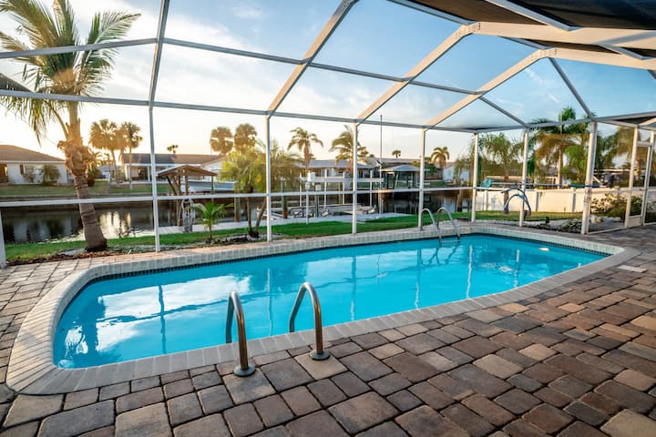 Waterfront Oasis With Pool, Spa + Lanai Bar - Apollo Beach, FL