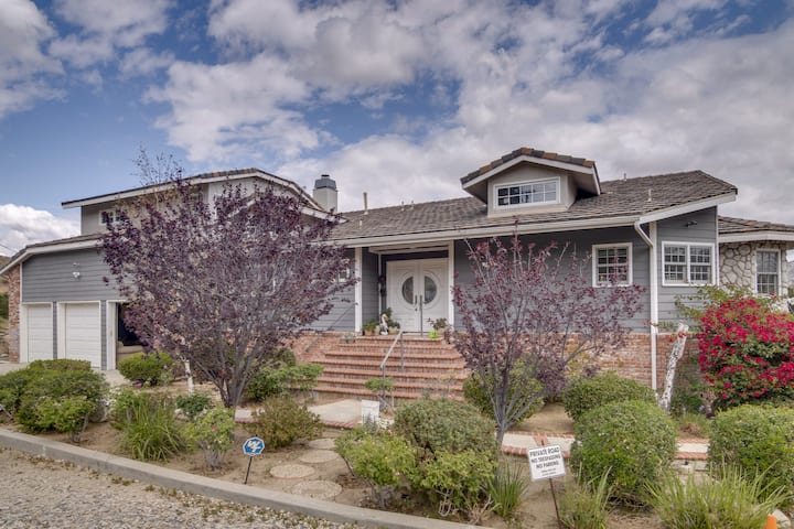 Pets Welcome! Simi Valley Apt W/ Mtn & City Views - Simi Valley, CA