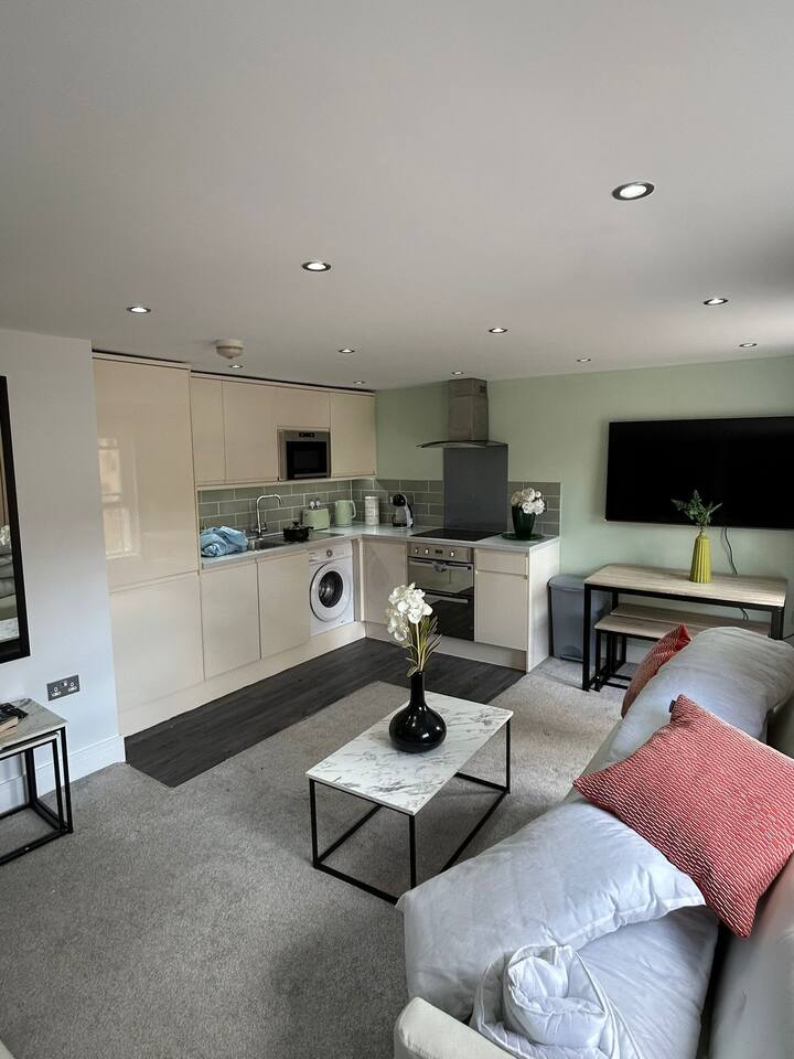 Central Gloucestershire Flat 1br Sleeps 6 - Gloucester, UK