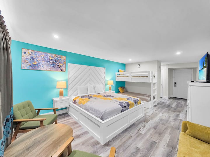 Crystal Palace Resort- Family Suite King - Crystal Beach, TX