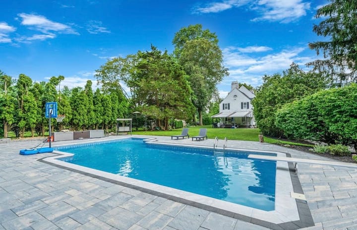 Elegant 5br W/ 3 Master Suites - Stony Brook, NY