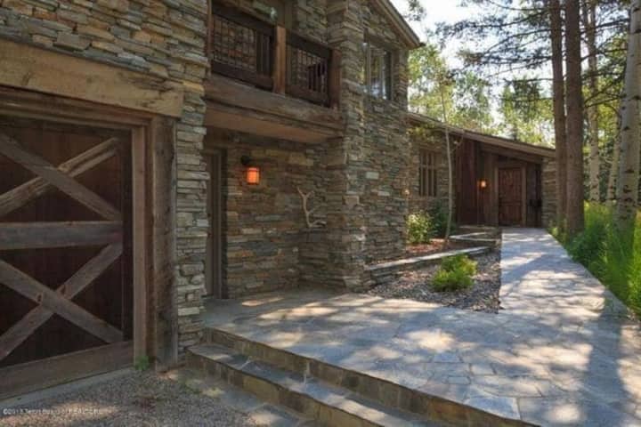 Luxury 6br Huge Wilson House, Teton Views, Hot Tub - Jackson, WY