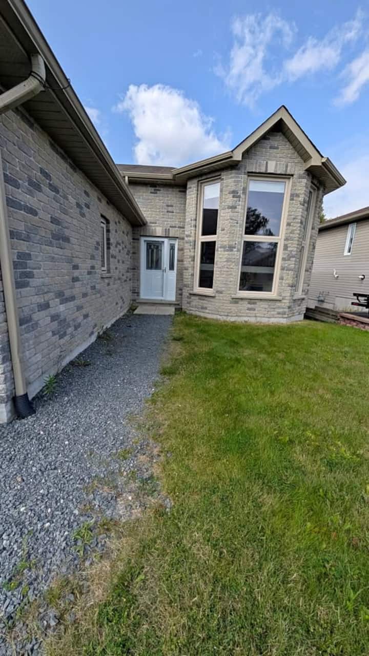 *Coming Soon!* 5 Bedroom Crew House In Chelmsford - Greater Sudbury