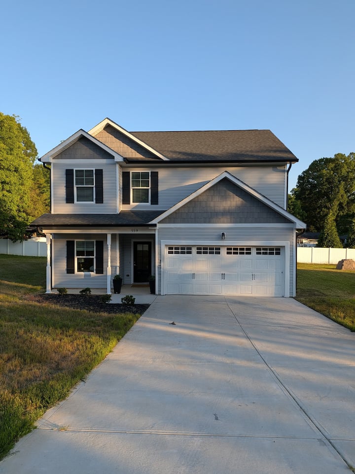 Midway To Main - New 4bd Near Downtown Davidson - Davidson, NC
