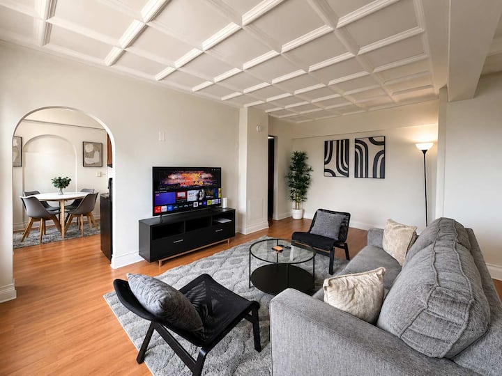 Gold Coast 2br Apartment | Near Old Town & Loop - Chicago