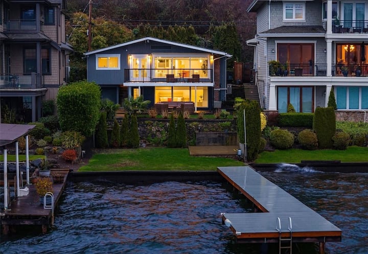 Lake Washington Waterfront Retreat W/ Private Dock - Bellevue, WA