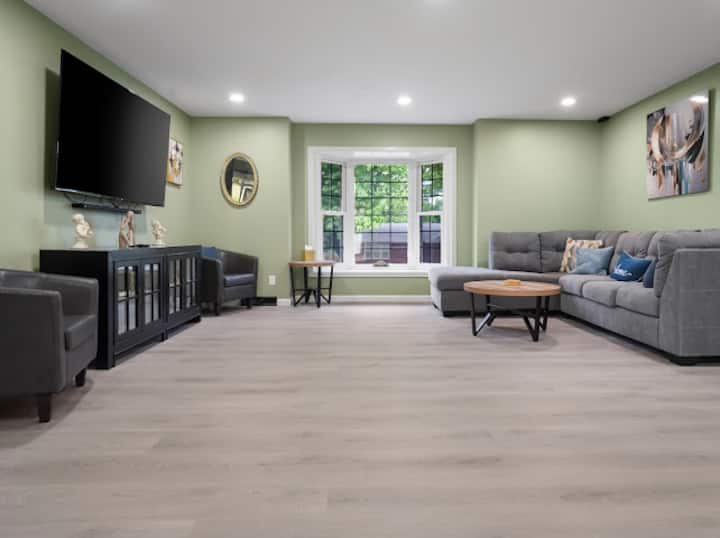Modern Kc Retreat -3 Minutes To Legends & Speedway - Kansas City, KS