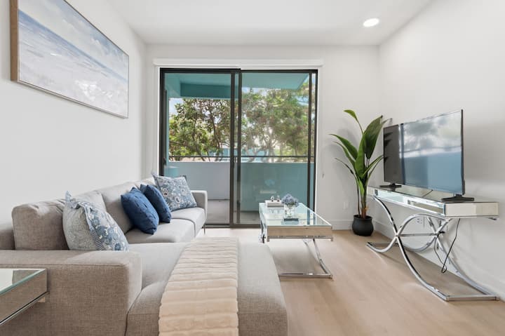 Blue Pearl | Heart Of Santa Monica | Luxury Condo - Santa Monica, CA
