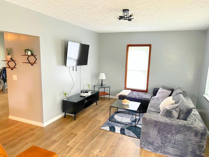 2br/2ba Near Hospitals Fully Furnished+parking - Portage Lakes, OH
