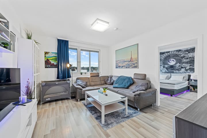 Big Bright Apartment Near Airport & City Center - Schwechat