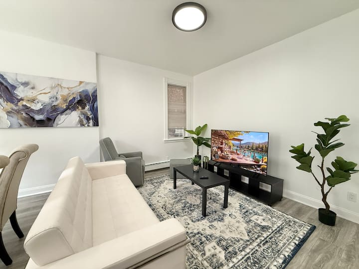 Convenient Apartment Near Nyc Wish Washer & Dryer - West New York, NJ