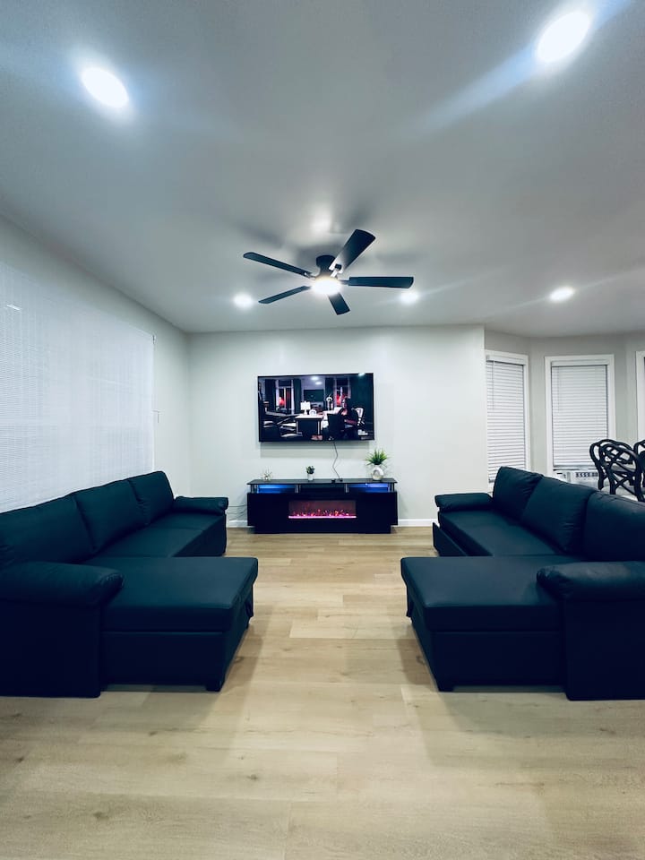 Walk To Falls L Huge L 6 Bdrm L 3.5 Bath L Remodel - Niagara Falls, NY