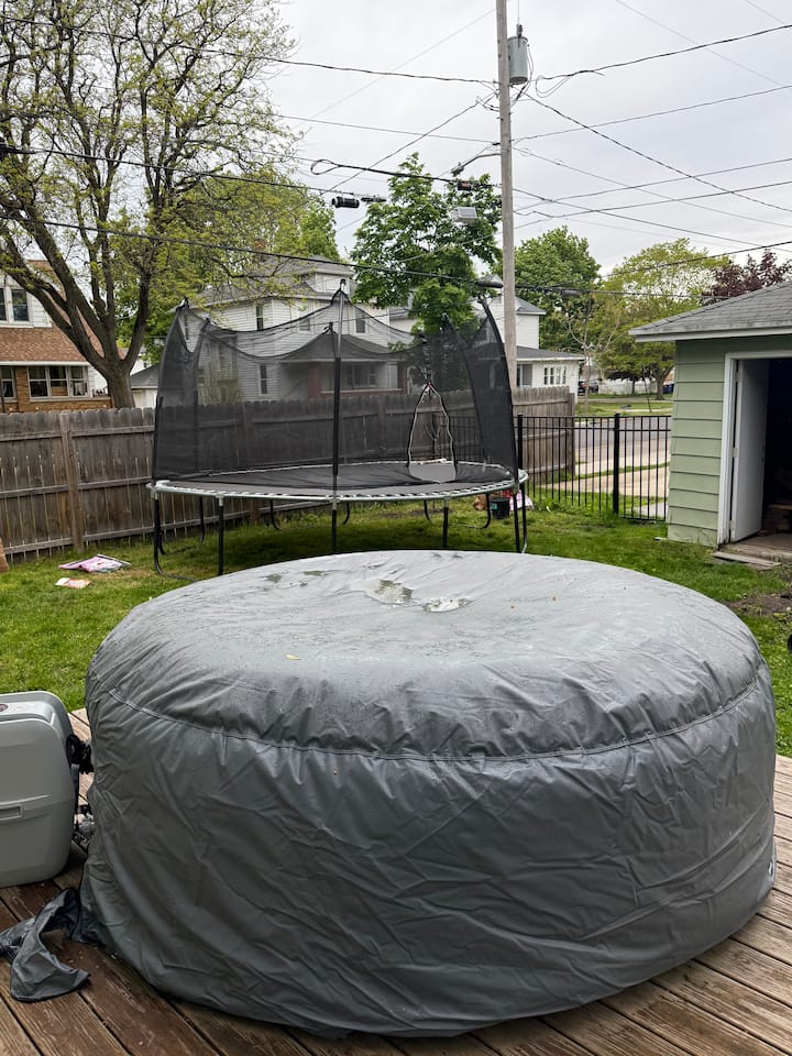 Spacious Gr Retreat | Hot Tub | Family Stay - Grand Rapids, MI