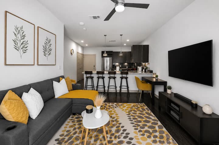 Stylish Mckinney 1br | Pool, Game Room, Gym, Wi-fi - McKinney, TX
