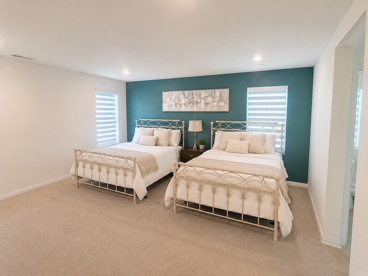 7brhome/9 Beds/3 Kings/dining & Shops/tesla Charge - Ontario, CA