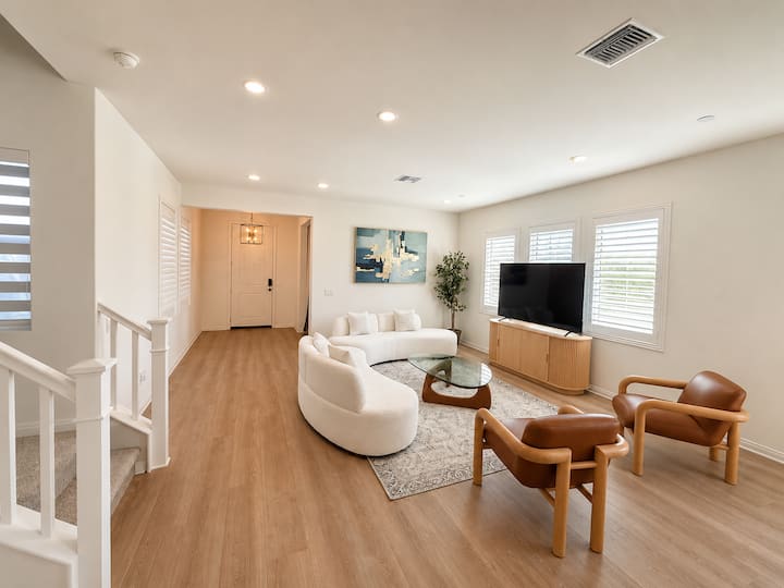 Modern 7br/9 Beds/3 Tvs/near Airport/sports Park - Ontario, CA