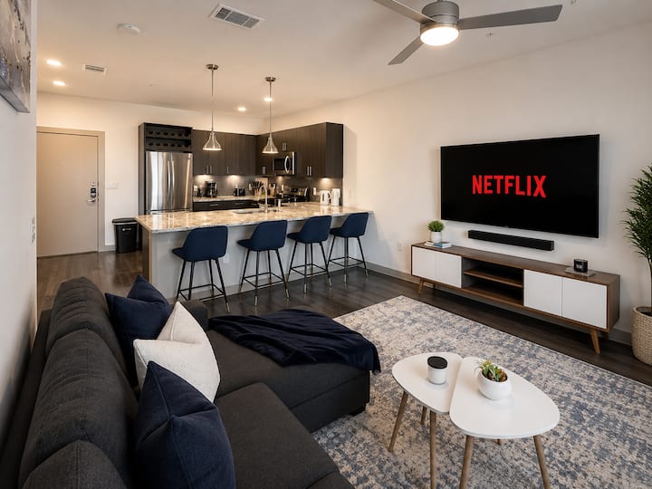 Modern Mckinney Escape | Pool, Gym, Lounge + Wi-fi - McKinney, TX