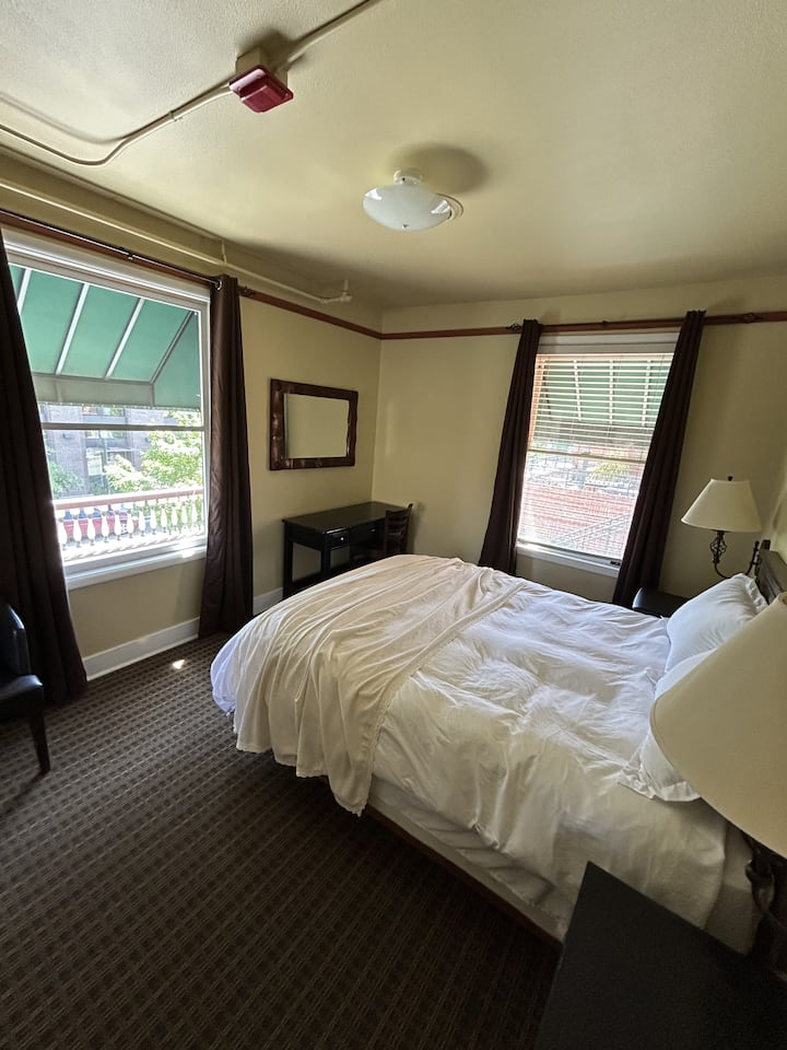 Leku Ona Hotel: Rm 211 - Boise, ID