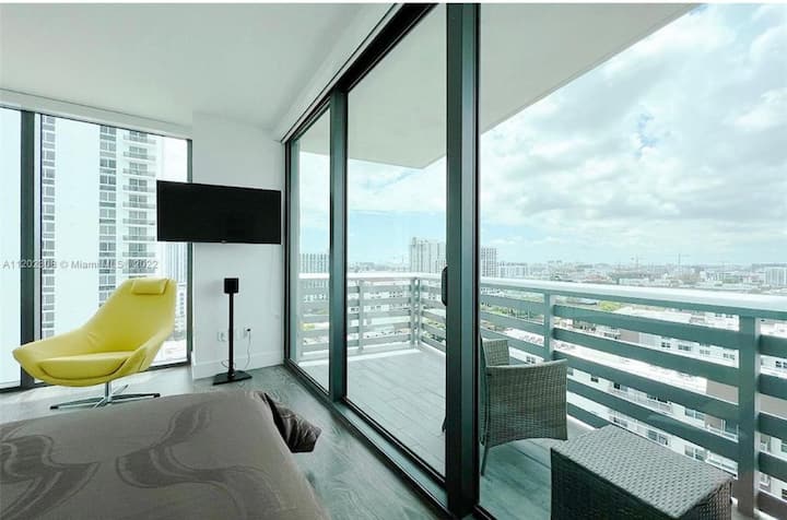 Luxury 3 Bedroom Corner Unit In Edgewater, Miami - Miami, FL