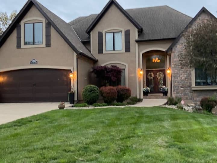 Luxury Exec Apt /With Several Amenities To Enjoy - Shawnee, KS