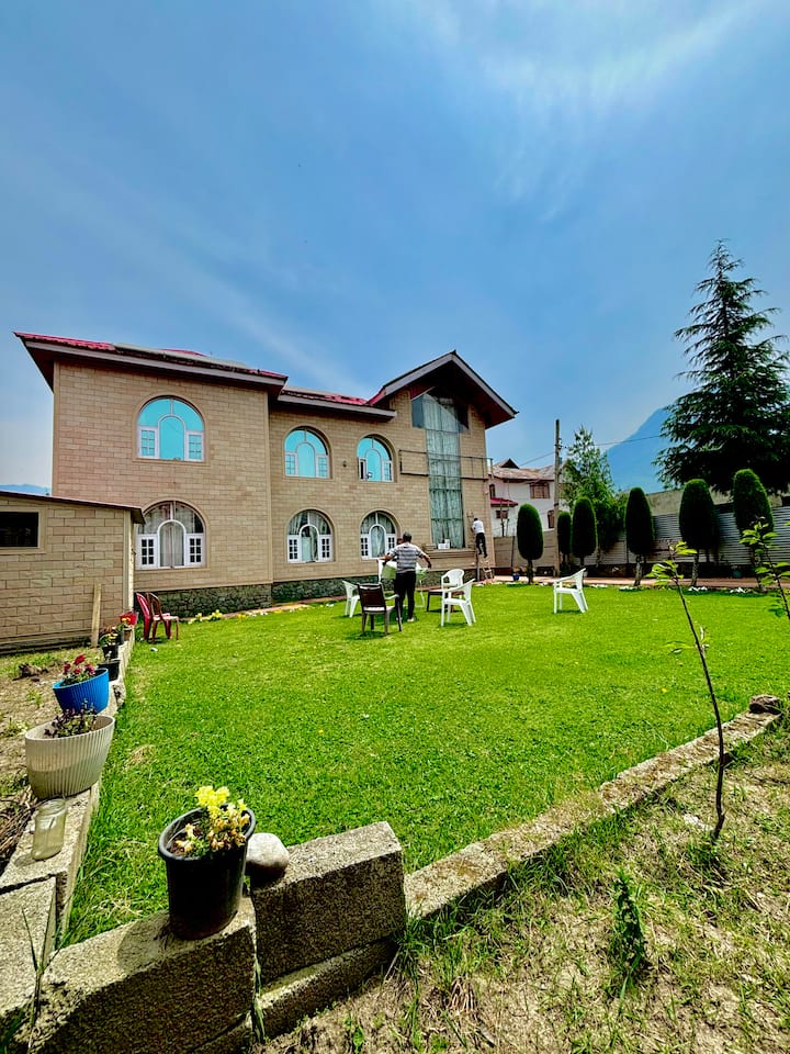 Giggle - Eternal Serene - Srinagar