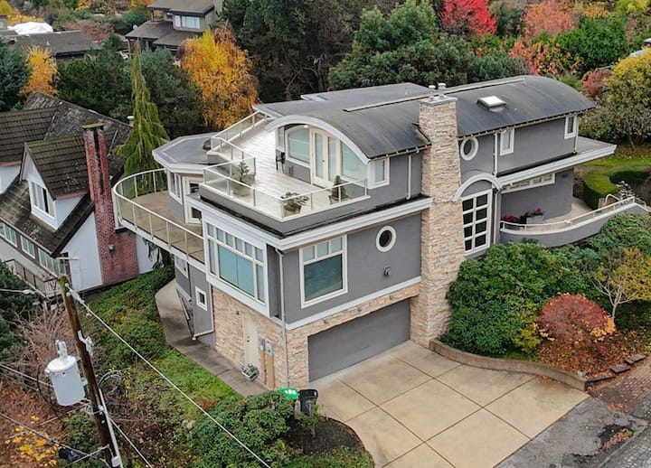 Stunning Point Grey Family Home  Panoramic Views - Vancouver