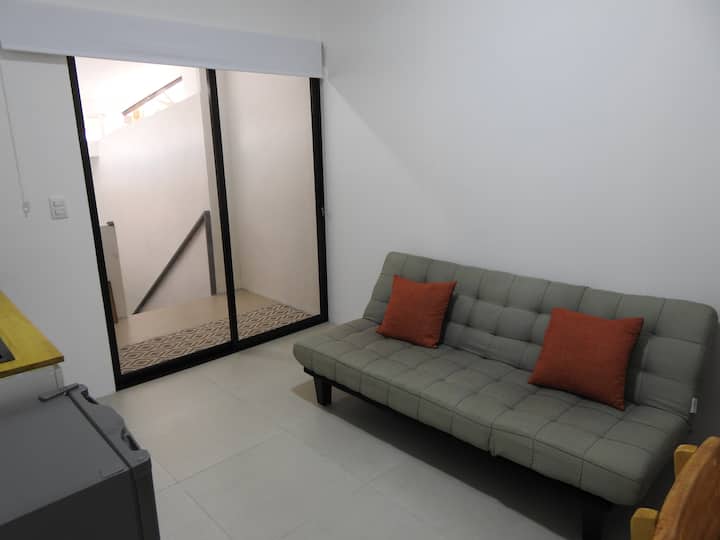 Jade Airport Studio/5 Min From Ato/ac & Kitchen - Alajuela