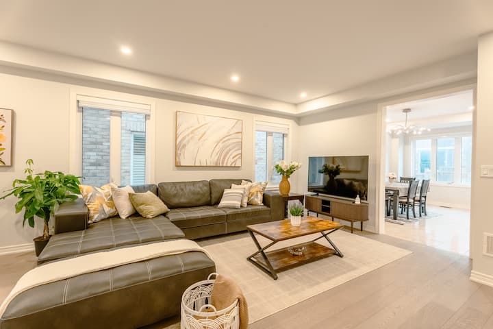 Luxury 5br Oakville Home | King Suite & Balcony - Oakville