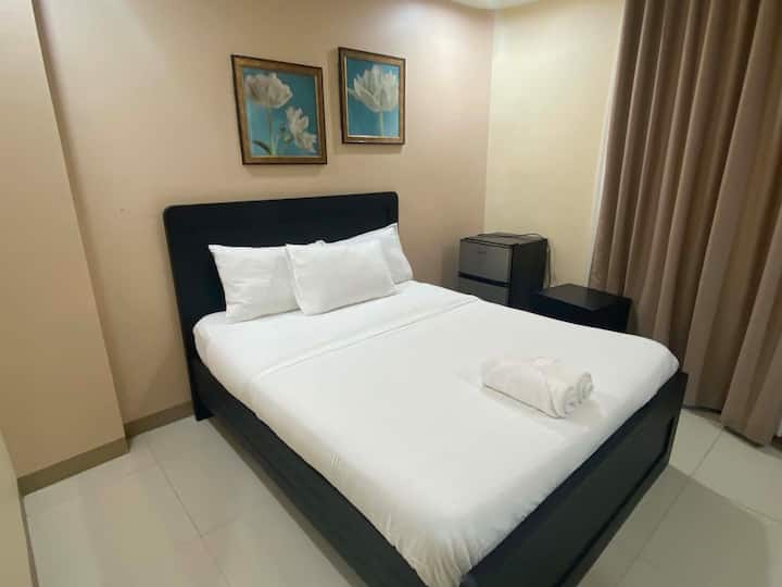 Cozy Standard Double Stay With Free Wifi - Liloan