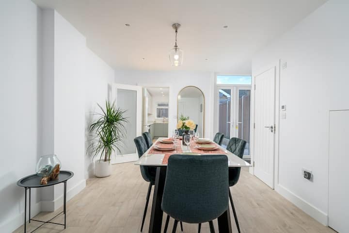 4br Family Retreat |2 Mins To Tube |Private Garden - Ilford