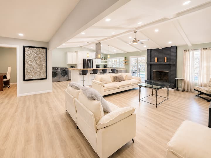 Spacious Luxury Home For Families & Groups - El Paso, TX