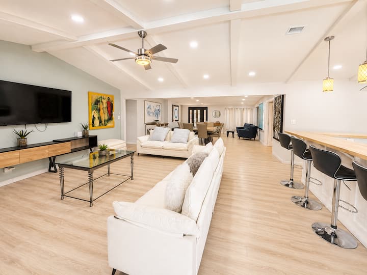 Spacious Luxury Home For Families & Groups - El Paso, TX