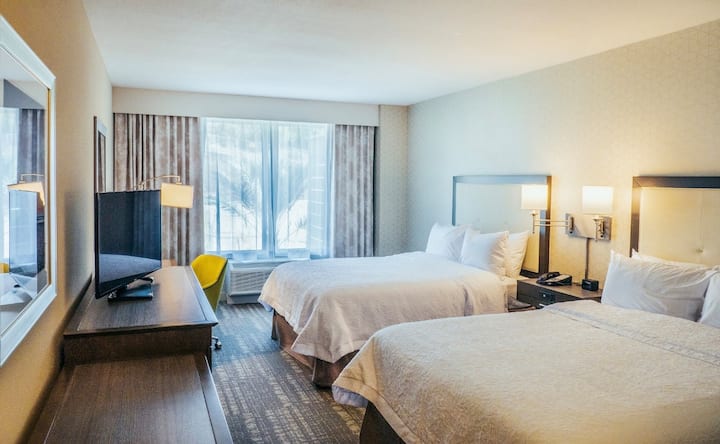 Stylish 2 Queen Hotel Suite W/ Parking & Breakfast - Mission Viejo, CA