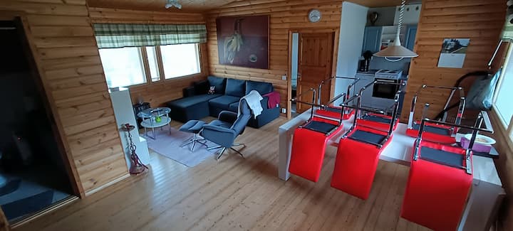 Pieni Mökki Joenrannassa, Kylän Tuntumassa - Oulu