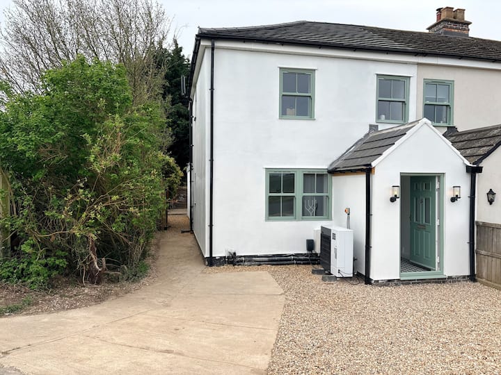 Country-house With Stunning View Of Farmland - Spalding, UK