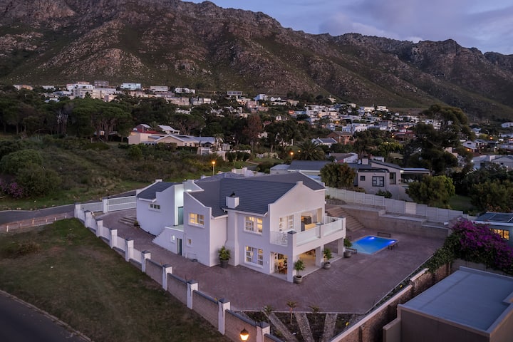 St. Collection | The First Pearl, Gordons Bay - Le Cap