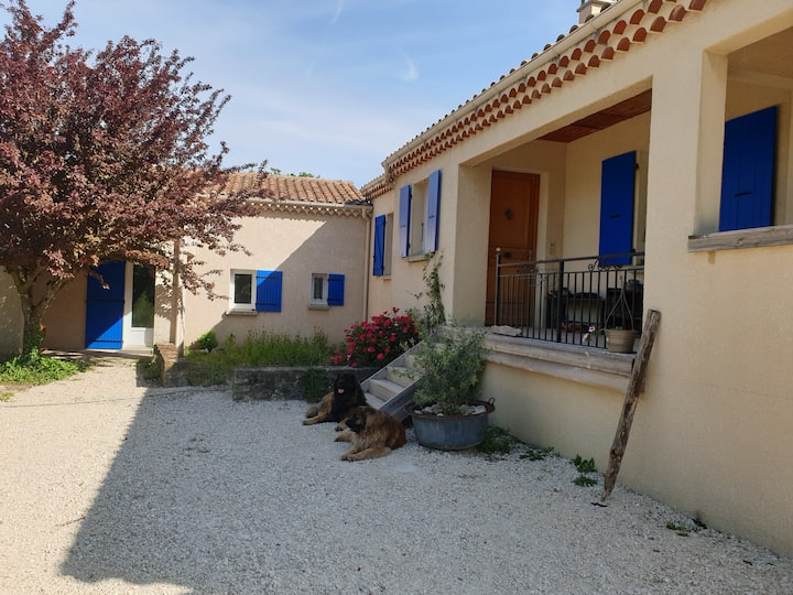 Studio Indépendant Attenant à Notre Maison - Crest