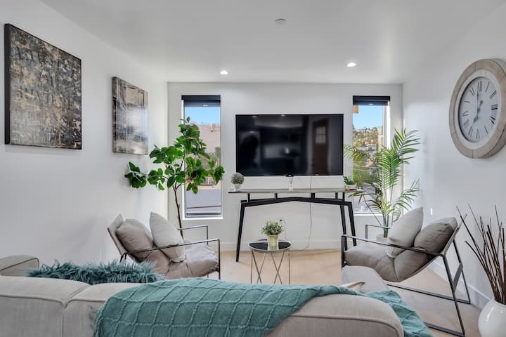 Brand New | Top Floor 3 Balconies, Views + Parking - Pasadena, CA