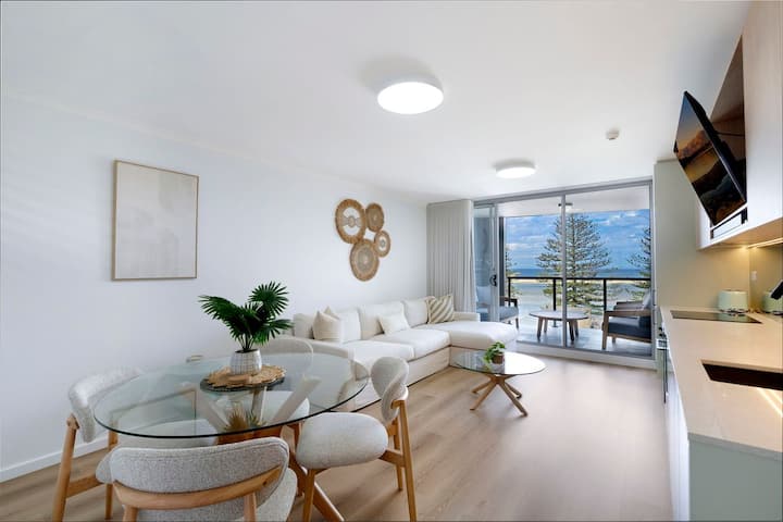 Renovated Waterfront Apt With Pool - The Entrance