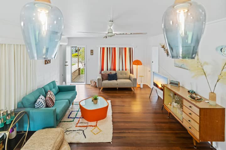 The Tides - 70s Seaside Bungalow - Port Douglas