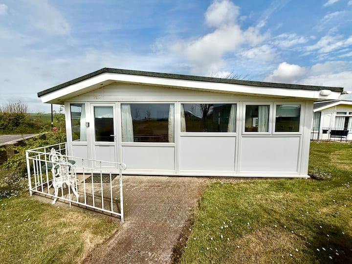 Bright Coastal Chalet Near Dartmouth | Sleeps 4 - Totnes