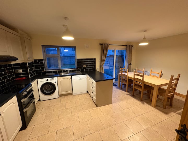 A Well Located, Comfortable And Spacious Property. - Limerick