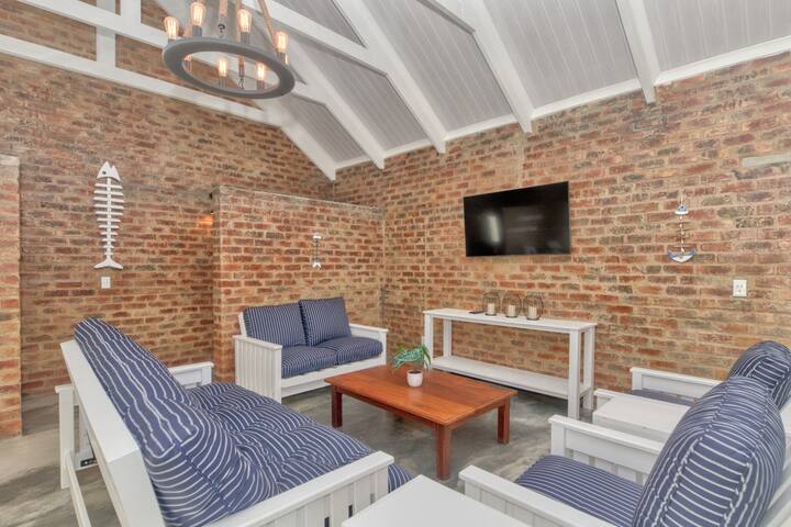 Tranquility Haven, Pet Friendly, Family Home - Struisbaai